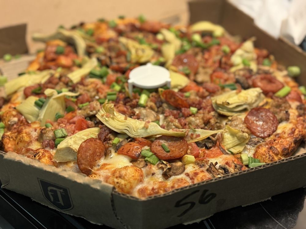 ROUND TABLE CLUBHOUSE - Updated January 2026 - 209 Photos & 234 Reviews ...