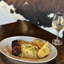 HOOD SUPPLY CO BAR AND GRILL - Updated December 2025 - 167 Photos & 111 ...