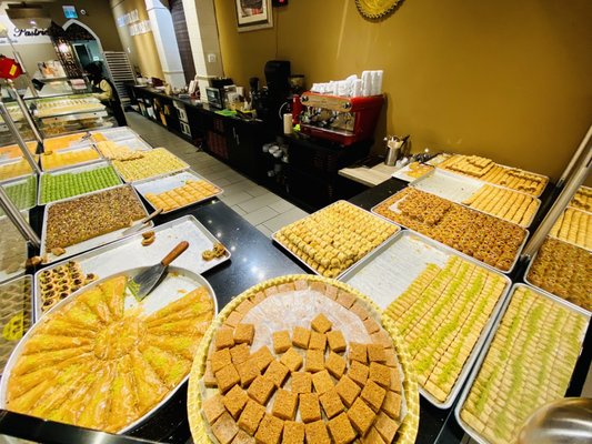 CROWN PASTRIES - Updated July 2025 - 91 Photos & 35 Reviews - 5083 ...