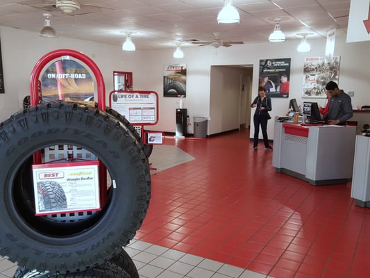 DISCOUNT TIRE - Updated December 2025 - 95 Photos & 456 Reviews - 810 ...