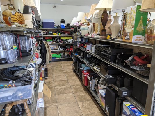 GOODWILL - Updated July 2024 - 40 Photos & 49 Reviews - 302 W Carrillo ...