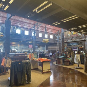 BASS SHOE OUTLET STORE 204 Updated January 2025 30 Photos 4949 International Dr Orlando Florida Outlet Stores Phone Number Yelp
