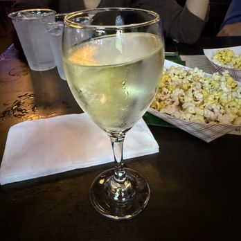 LIZZIE MCNEILL’S IRISH PUB - Updated December 2025 - 196 Photos & 338 ...