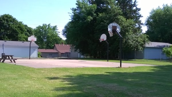 BULLDOG PARK - Updated January 2026 - 314 E Water St, Linden, Indiana ...