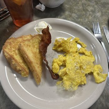 THE HUNGRY FOX RESTAURANT & COUNTRY STORE - Updated December 2025 - 259 ...