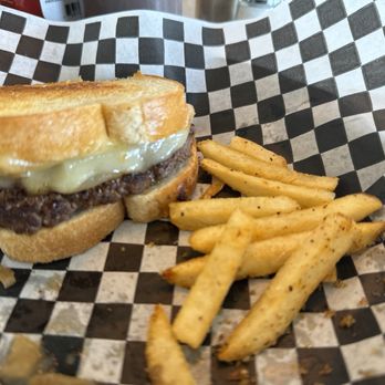 MAD MAC BAR & GRILL - Updated November 2025 - 14 Photos & 38 Reviews ...