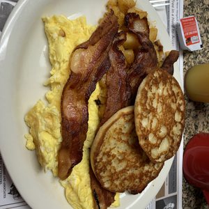 122 DINER - 25 Photos & 64 Reviews - 1392 Main St, Holden ...