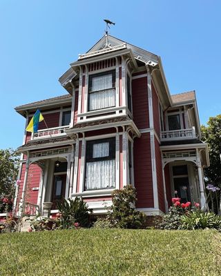 THE CHARMED HOUSE - Updated June 2026 - 31 Photos - 1329 Carroll Ave ...