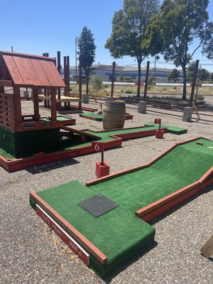 PUTTER’S GOAT TRACK COUNTRY CLUB MINIATURE GOLF - 200 Wind River Way ...