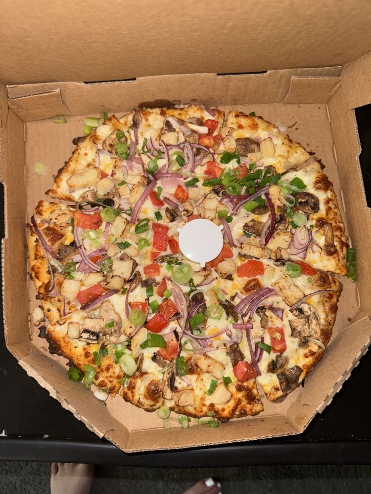 ROUND TABLE PIZZA - Updated December 2025 - 105 Photos & 204 Reviews ...