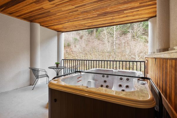 BONNEVILLE HOT SPRINGS RESORT & SPA - Updated May 2025 - 58 Photos - 1252 East Cascade Dr, North ...