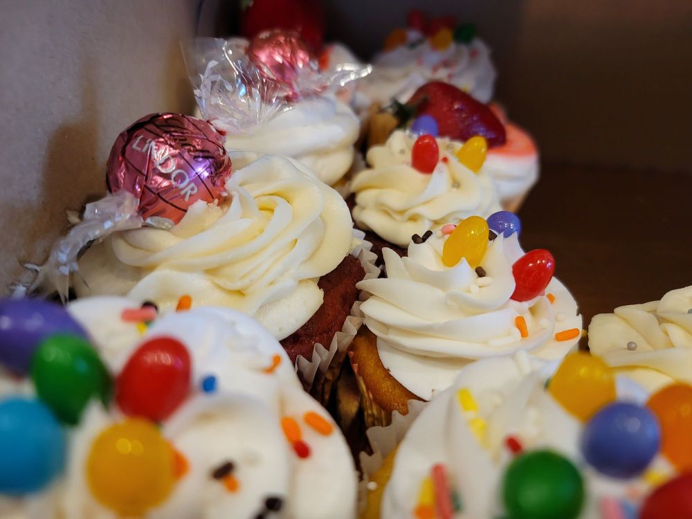 CORA CAKES - Updated January 2026 - 36 Photos & 12 Reviews - 204 S K St ...