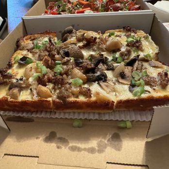 MOTORHEAD PIZZA - Updated June 2024 - 26 Photos - 3281 Swetzer Rd ...