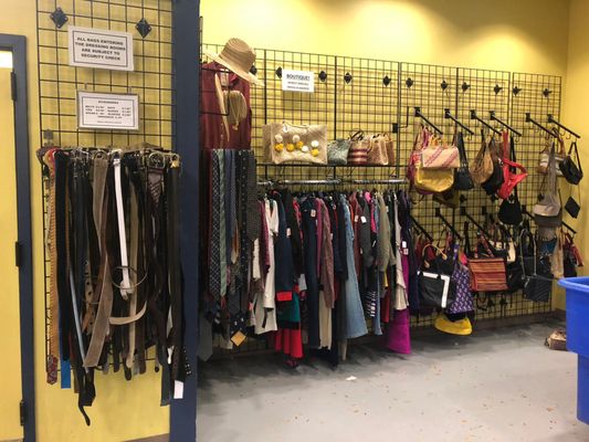 THE GOODWILL STORE - 24 Photos & 14 Reviews - 470 W Broadway, Boston ...