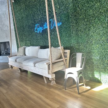 CRAWDADS ON THE LAKE - Updated November 2024 - 239 Photos & 371 Reviews ...