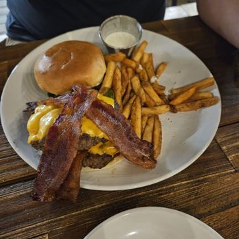 INDUSTRIAL TAPHOUSE - Updated January 2025 - 299 Photos & 345 Reviews ...