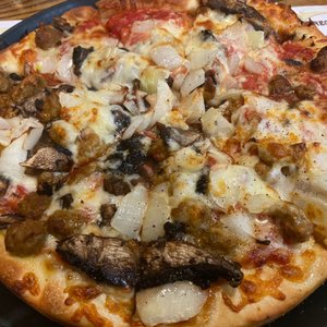 BRIGGS CORNER PIZZERIA - 111 Photos & 238 Reviews - 1123 Oakhill Ave ...