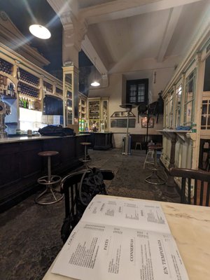 LA CONVENIENTE - 35 Photos & 13 Reviews - Calle de Gonez Oreña, 9 ...