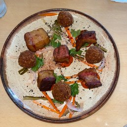 THE CURIOUS PIG - Updated July 2024 - 200 Photos & 258 Reviews - 114 ...