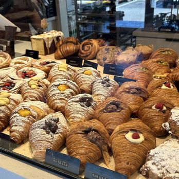MOMONA BAKERY AND COFFEE SHOP - Updated July 2024 - 419 Photos & 181 ...
