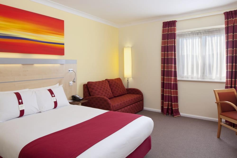 HOLIDAY INN EXPRESS - Updated July 2025 - 14 Photos - Botley Road ...