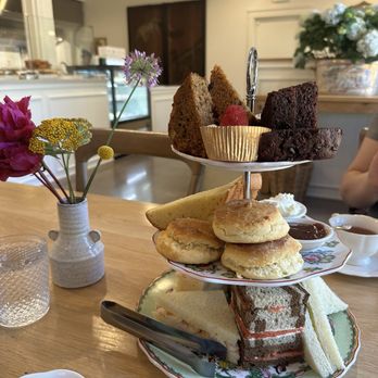 BUMBLEBEE FLOWERS & TEA - Updated August 2024 - 45 Photos & 29 Reviews - 141 N State St, Lake ...