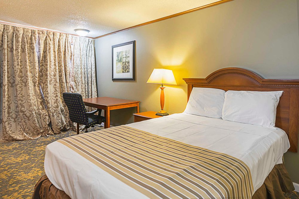 RODEWAY INN - Updated September 2024 - 22 Photos - 4786 Beckley Rd ...