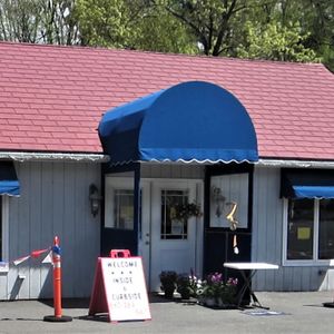 INSA - SPRINGFIELD - Updated January 2025 - 16 Photos - 506 Cottage St ...