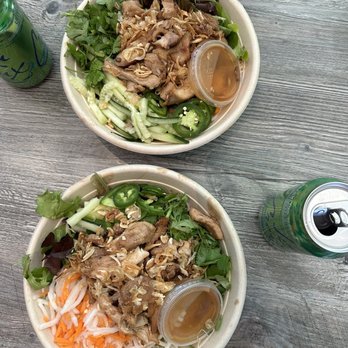 FRESHROLL VIETNAMESE ROLLS AND BOWLS - Updated 05/2025 - 803 Photos ...