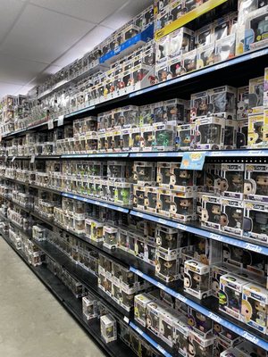 COMIC & FIGURE ADDICTS - Updated December 2025 - 56 Photos & 108 ...