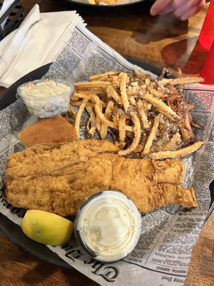 OUTBOARDS BAR & GRILL - Updated December 2025 - 50 Photos & 57 Reviews ...