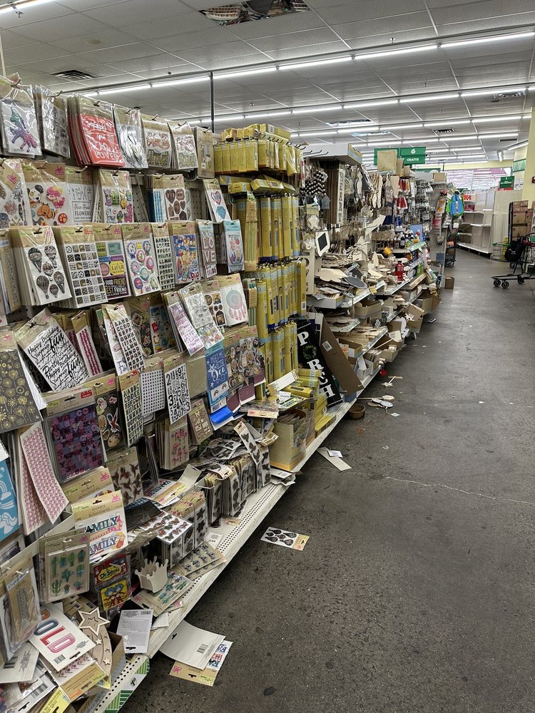 DOLLAR TREE - Updated January 2026 - 14 Reviews - 680 Meeker Ave ...