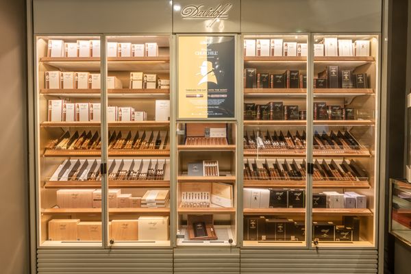 EXECUTIVE CIGAR SHOP & LOUNGE - Updated September 2025 - 41 Photos & 38 ...