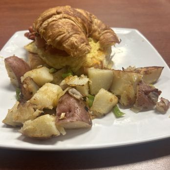 SAROM’S SOUTHERN KITCHEN - Updated December 2024 - 1064 Photos & 716 ...