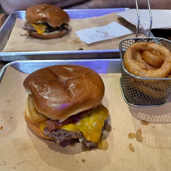 BARDSTOWN BURGER - Updated August 2024 - 103 Photos & 155 Reviews - 126 ...