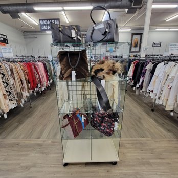 OPITZ OUTLET - ST LOUIS PARK - Updated October 2025 - 44 Photos & 103 ...