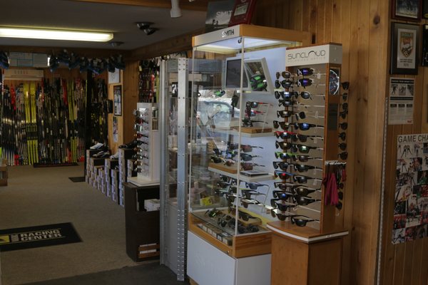 THE SKI HUT - Updated April 2026 - 17 Photos & 25 Reviews - 1032 E 4th ...