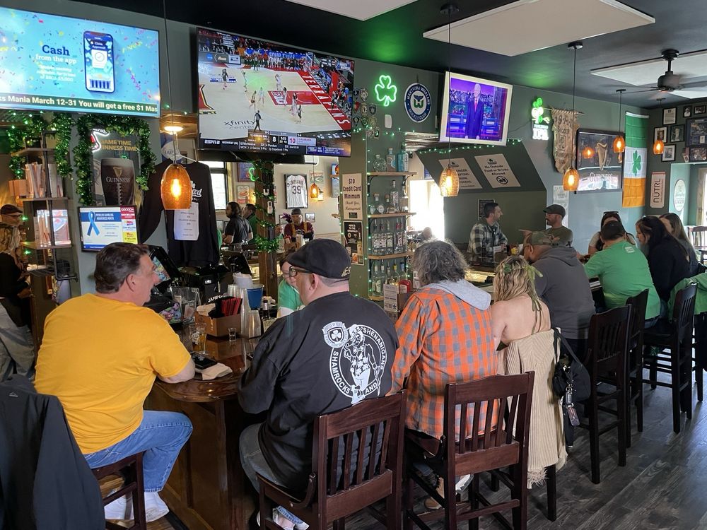 THE BOULEVARD TAVERN & GRILL - Updated December 2025 - 664 Page Blvd ...