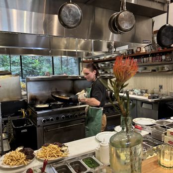 ROE - Updated January 2026 - 55 Photos & 32 Reviews - 207 Unity St ...