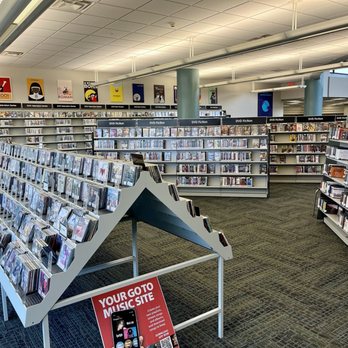 MISHAWAKA-PENN-HARRIS PUBLIC LIBRARY - Updated July 2025 - 15 Photos ...