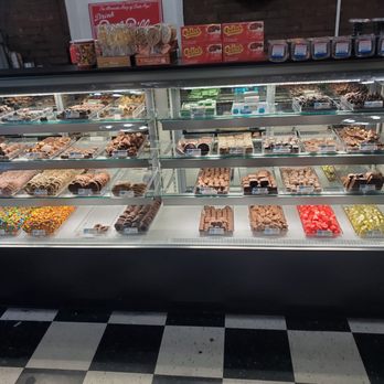 GRANDPA JOES CANDY SHOP - 317 Photos & 95 Reviews - 2124 Penn Ave ...