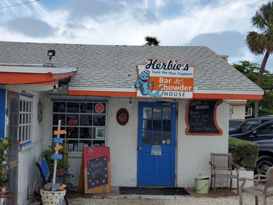 HERBIE’S BAR AND CHOWDER HOUSE - Updated September 2025 - 566 Photos ...