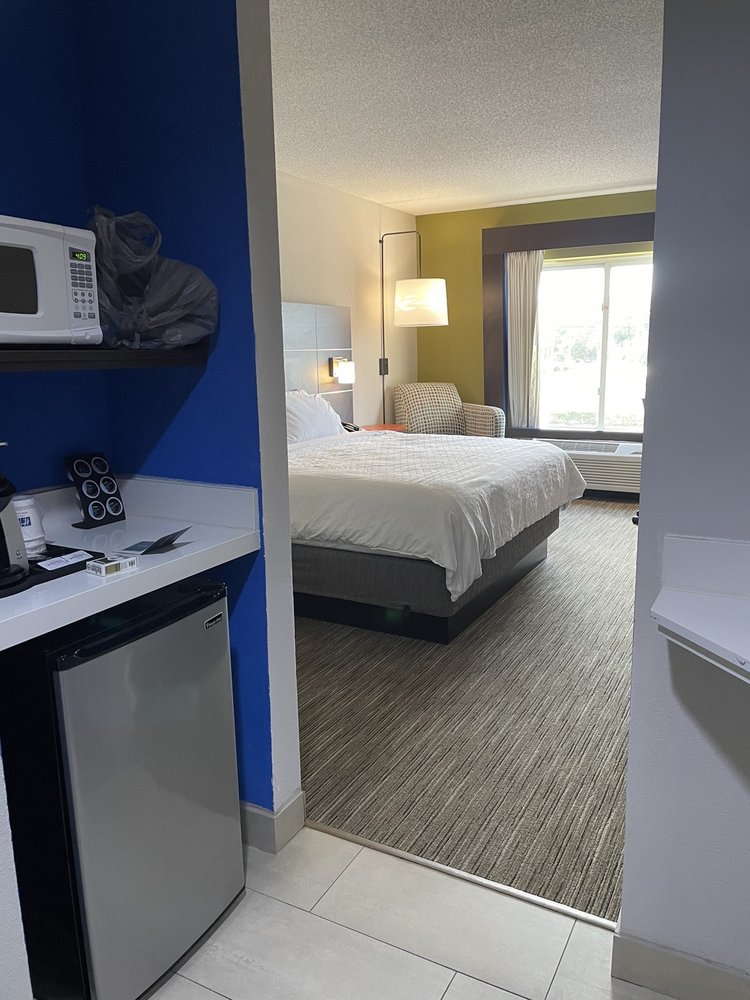 HOLIDAY INN EXPRESS & SUITES SPRING HILL - Updated October 2025 - 31 ...