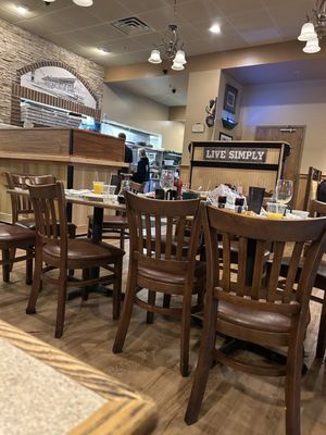 MOUNT AIRY INN - Updated October 2025 - 136 Photos & 275 Reviews - 1401 ...