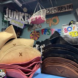 JUNKEE CLOTHING EXCHANGE - Updated October 2025 - 562 Photos & 408 ...