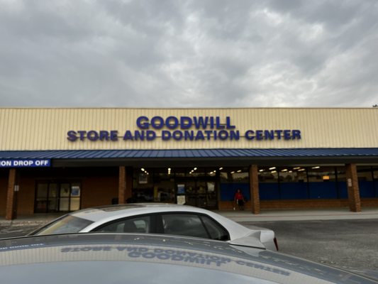 GOODWILL THRIFT STORE & DONATION CENTER - Updated August 2025 - 30 ...