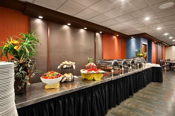 RAMADA PLAZA BY WYNDHAM NEWARK INTERNATIONAL AIRPORT - Updated August ...