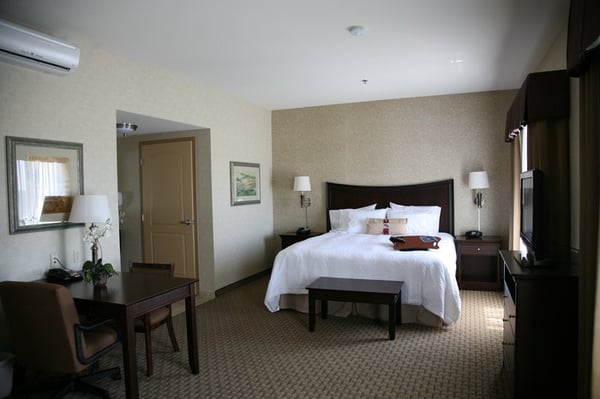 HAMPTON INN & SUITES OAKLAND AIRPORT-ALAMEDA - Updated December 2025 ...