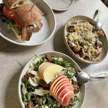 MANUELA - Updated July 2024 - 5594 Photos & 1924 Reviews - 907 E 3rd St ...