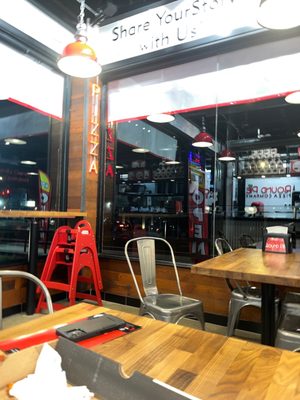 ROUND PIE PIZZA COMPANY - Updated January 2026 - 10 Photos & 18 Reviews ...